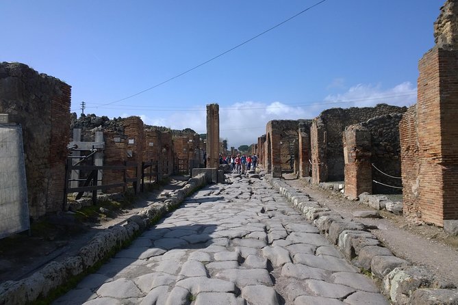 Private daytour medieval castles from Civitavecchia port - FAQ