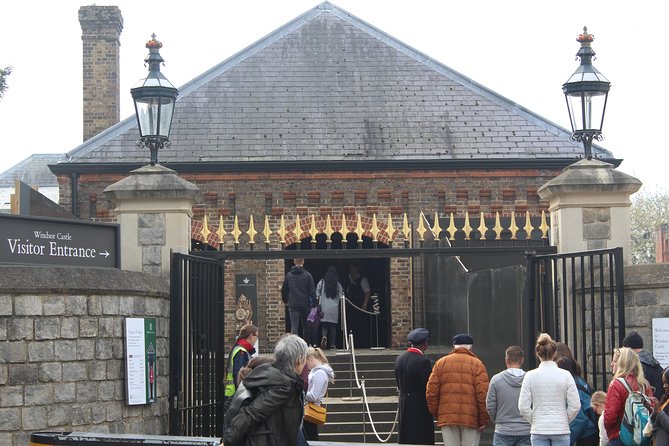 Private One Way or Round Trip Transfer : London to Windsor Castle or LEGOLAND - FAQs