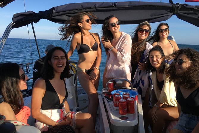 2 Hours Private sailing trip from Barcelona with open bar - FAQ
