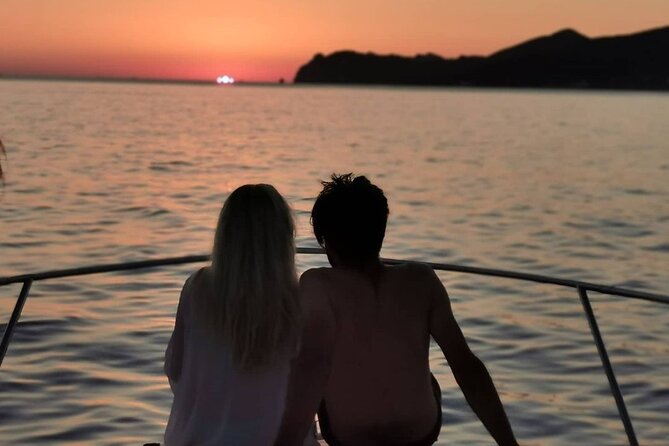 5 Hours Santorini Private Luxury Cruise with BBQ and Drinks - FAQ