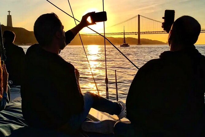 Lisbon Sailing Yatch Party Rentals (4:30 H) with Host, F & D - FAQ