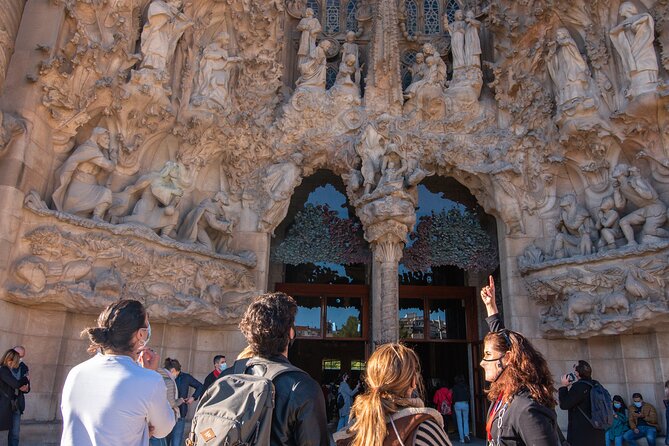 Sagrada Familia Small Group Guided Tour with Skip the Line Ticket - FAQs