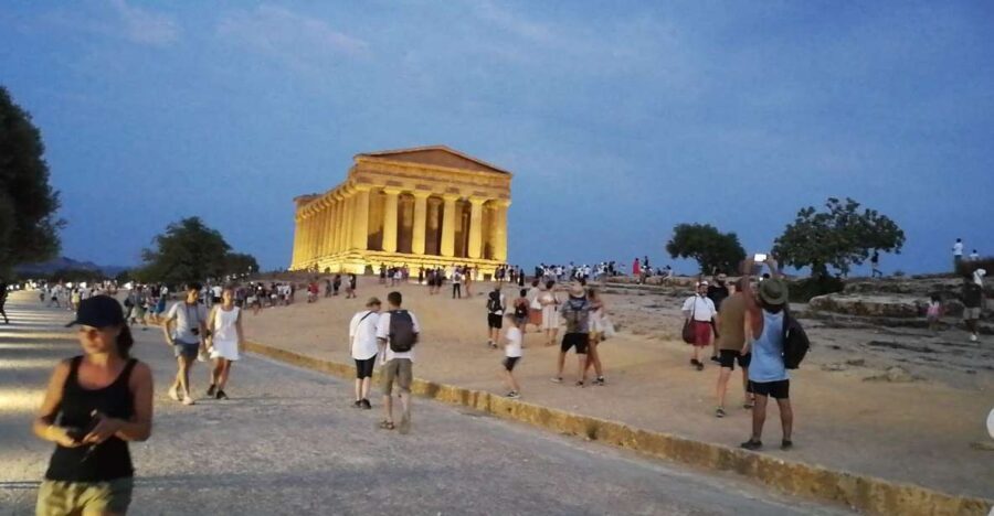 Agrigento: Skip-the-Line Valley of the Temples Night Tour