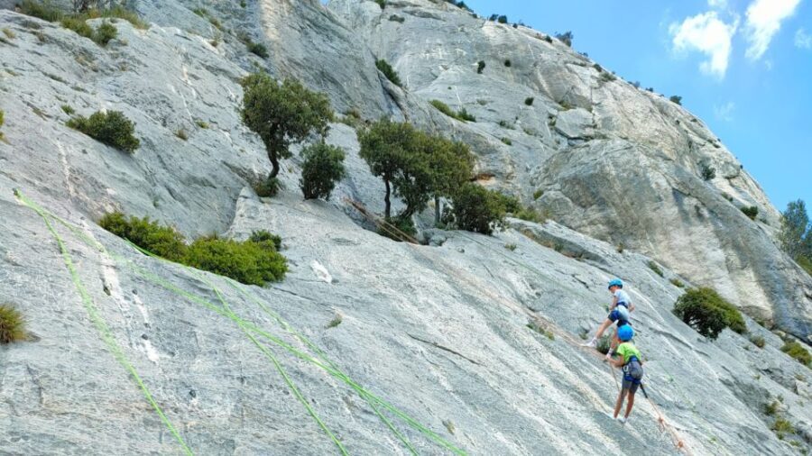 Aix-en-Provence : Climbing class on the Sainte-Victoire