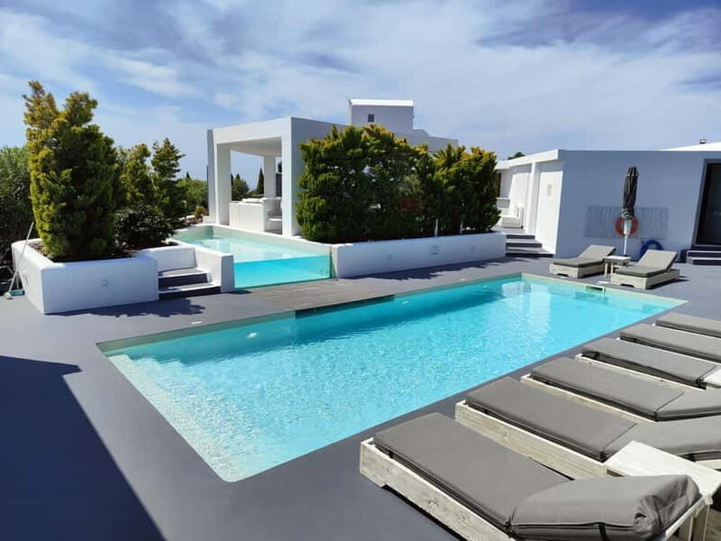 Akrotiri: Couples Massage Dinner & Pool Access