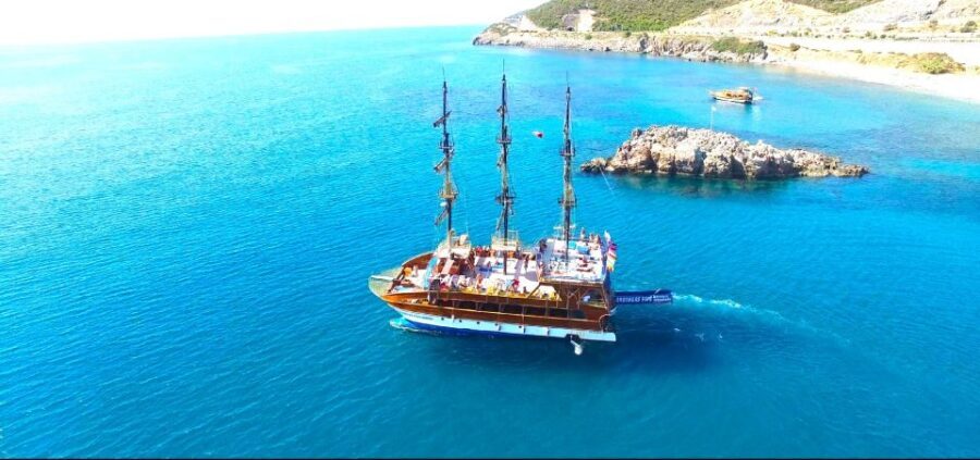 Alanya: Catamaran Boat Trip with Sunbathing and Swimming