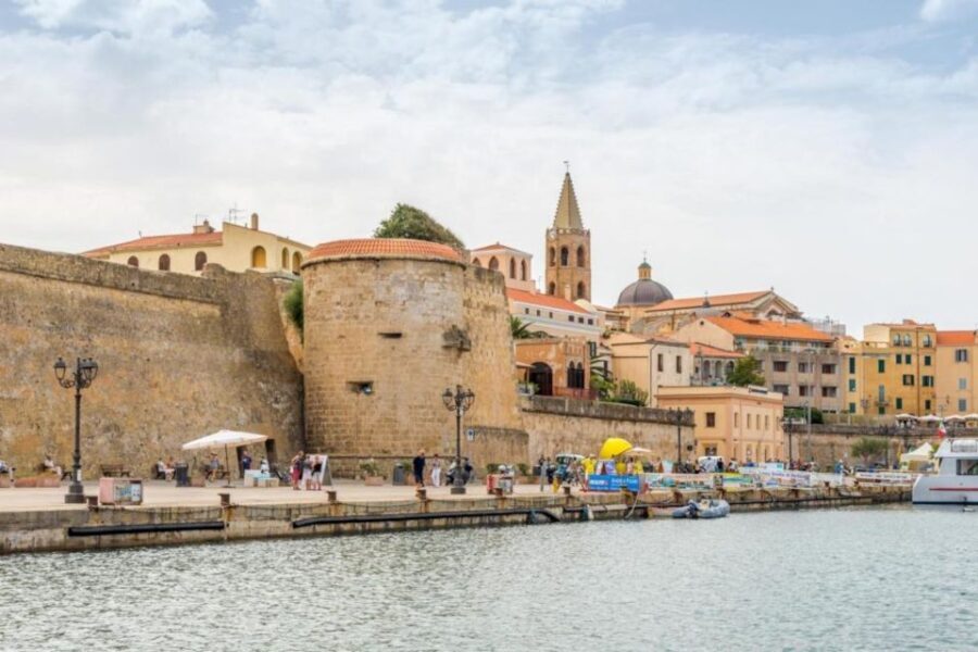 Alghero: City Center Tour with Wine Tasting