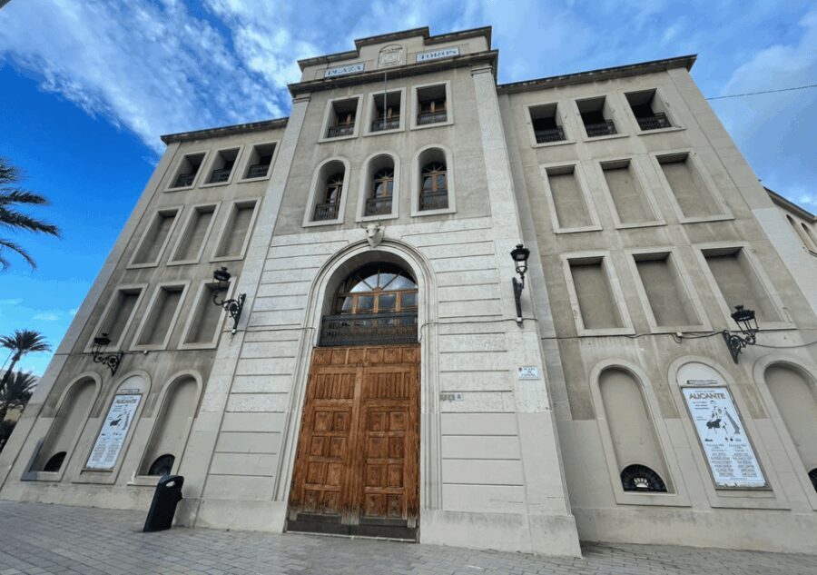 Alicante: Bullring and Central Market Gastronomic Tour
