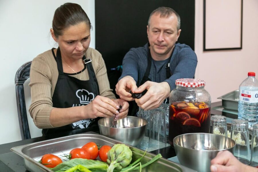 Alicante: Paella and Sangría Workshop with Market Visit