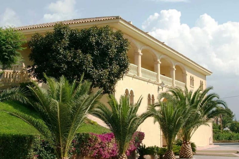 Alicante: Premium Winery with 7 Tastings and Guadalest Transfer Included