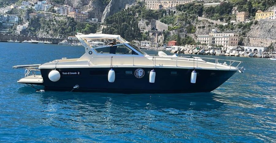 Amalfi Coast: boat tour - Positano Capri views