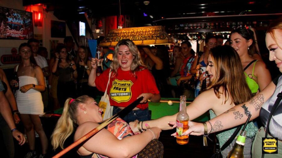 Amsterdam: Red Light District Pub Crawl with Unlimited Shots