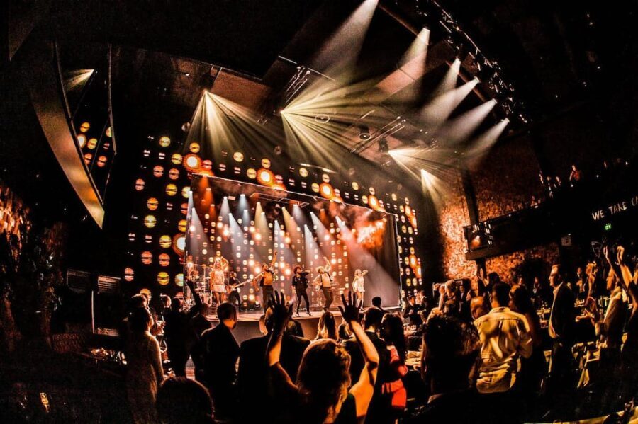 Amsterdam: VEGAS Dinner Show with 3-Course Sharing Menu