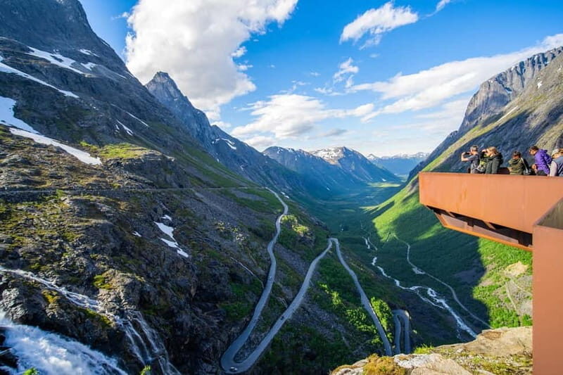 Åndalsnes: Trollstigen Viewpoint Bus Tour with a Local Guide