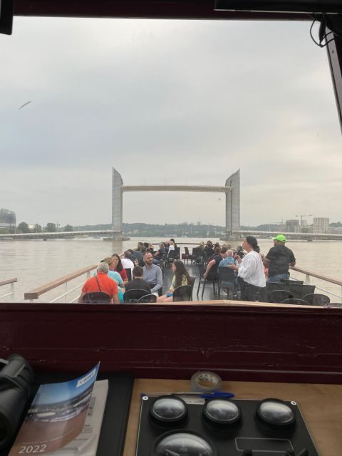 Aperitive guided cruise « Wine and Canelé »