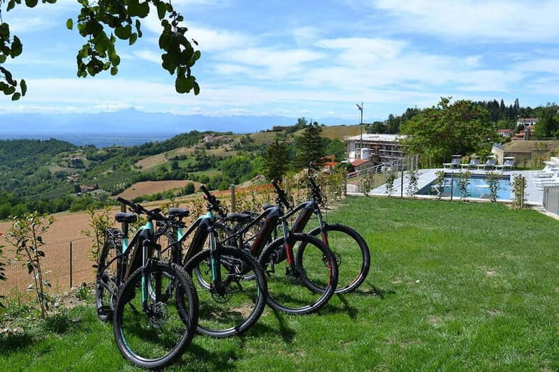 Asciano & Crete Senesi E-BIKE Tour + Pick-up&Drop-off by Van