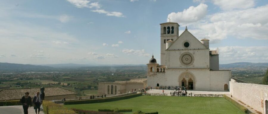Assisi and Countryside Winery Private Tour from Rome
