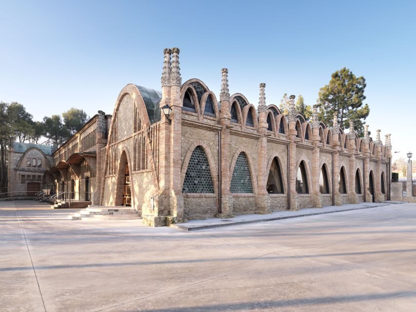Barcelona: Casa Codorníu Guided Tour with Cava Tastings
