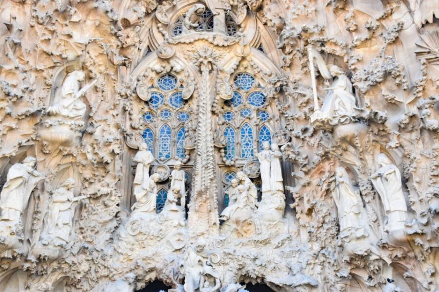 Barcelona: Fast-Track Sagrada Familia and Towers Guided Tour - Who Would Love This Tour?
