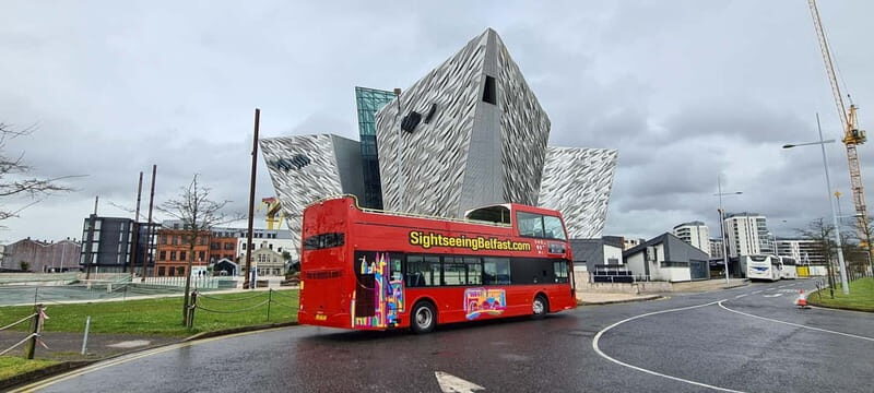 Belfast: Sightseeing Tour HOP ON HOP OFF from the City Hall