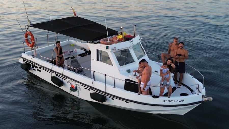 Benalmadena: Private Boat Trip with Drinks & Snacks