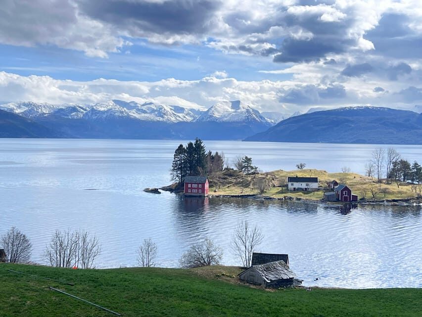 Bergen: Private City Tour with the Best of Hardangerfjord