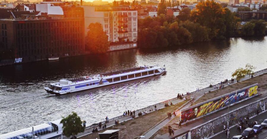 Berlin: Evening City Sightseeing Cruise - Who Would Love This Experience?