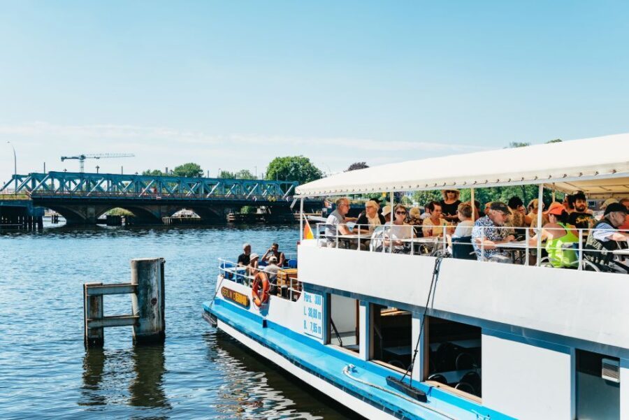 Berlin: Spree Boat Tour to Müggelsee