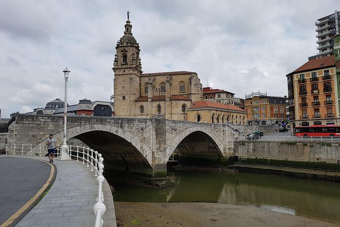 Bizkaia. Bilbao route. Tour of Bilbao, a modern city to discover.