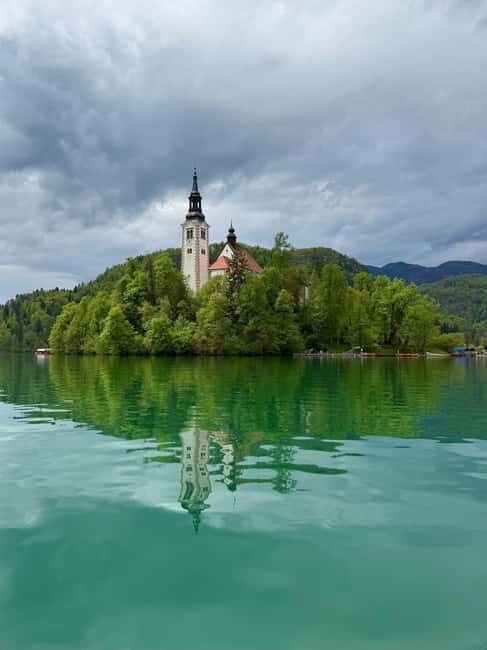 Bled: Lake Bled Guided Walking Tour with Cream Cake