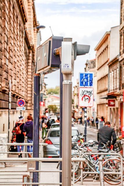 Bordeaux: Express Walk with a Local in 60 minutes