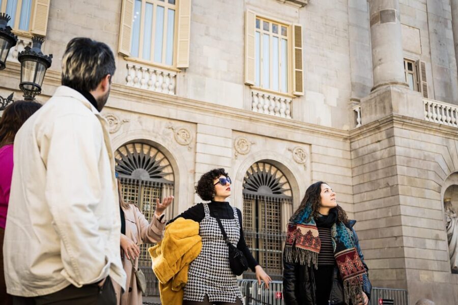 Bordeaux: Food Walking Tour with Full Meal and Wine