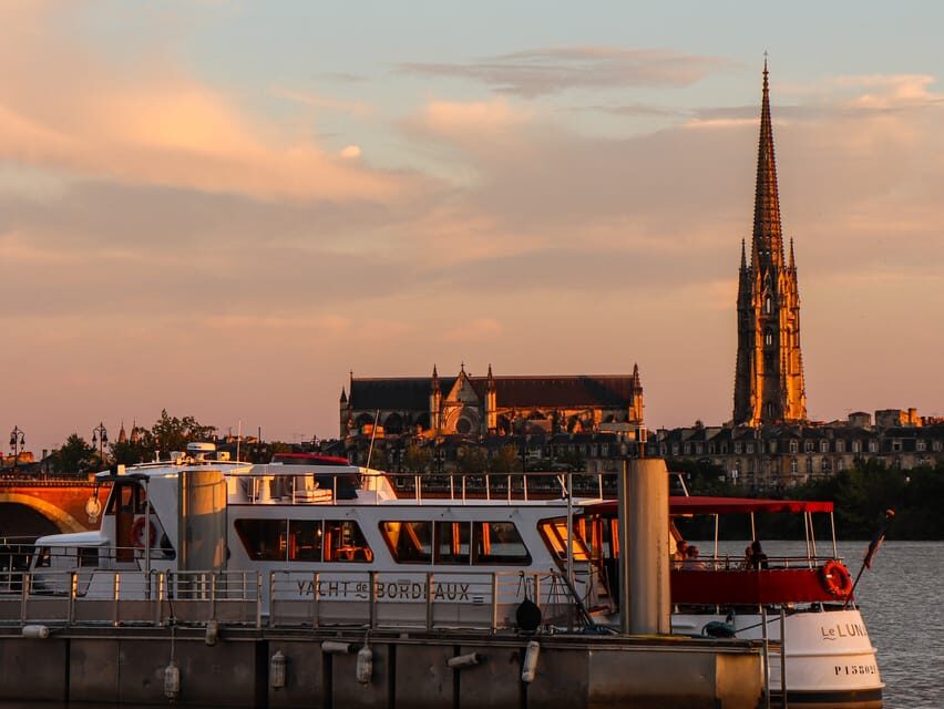 Bordeaux: Garonne River Yacht Cruise with Brunch