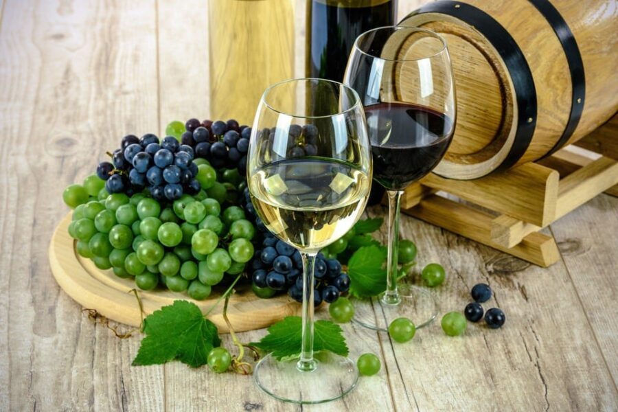 Bordeaux: River Garonne Cruise with Glass of Wine and Canelé