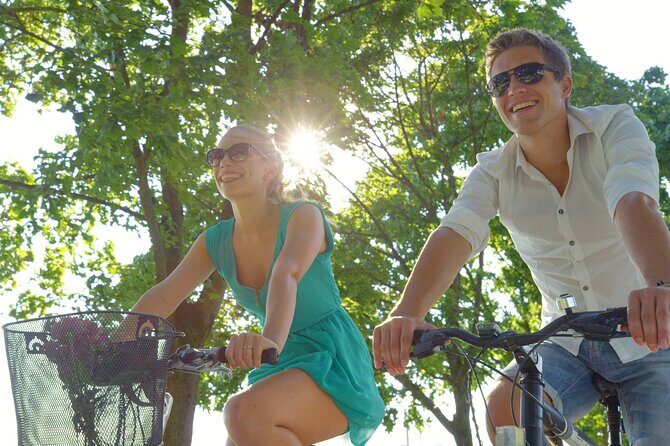 Bordeauxs Iconic Landmarks: A Private Bike Tour