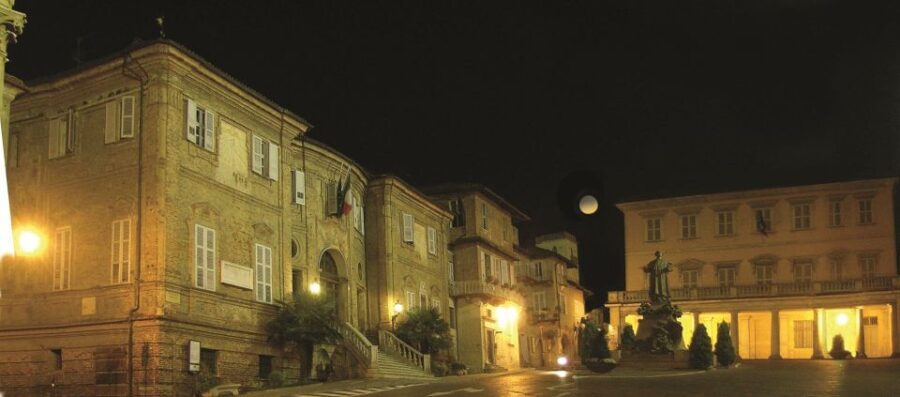 Bra: Historic Town Highlights Guided Walking Tour