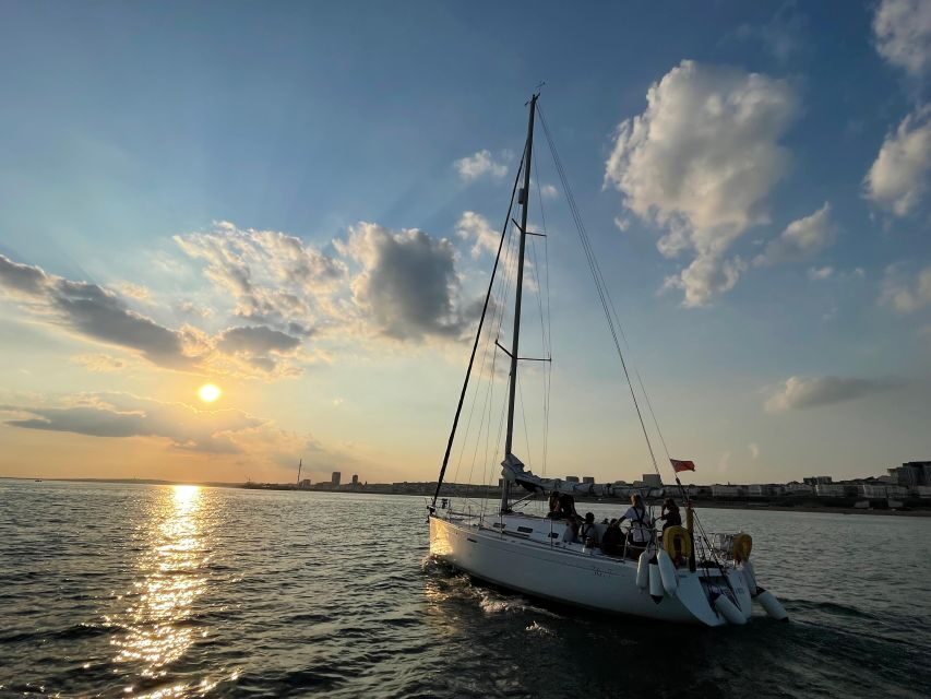 Brighton: Sunset Sailing Cruise with a Glass of Wine