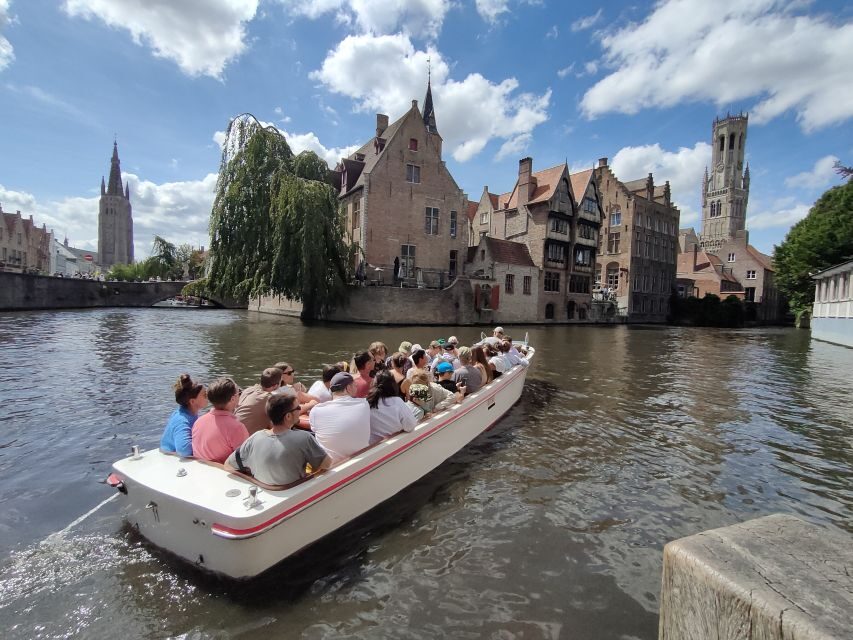 Bruges: Small Group Boat Cruise and Guided Walking Tour
