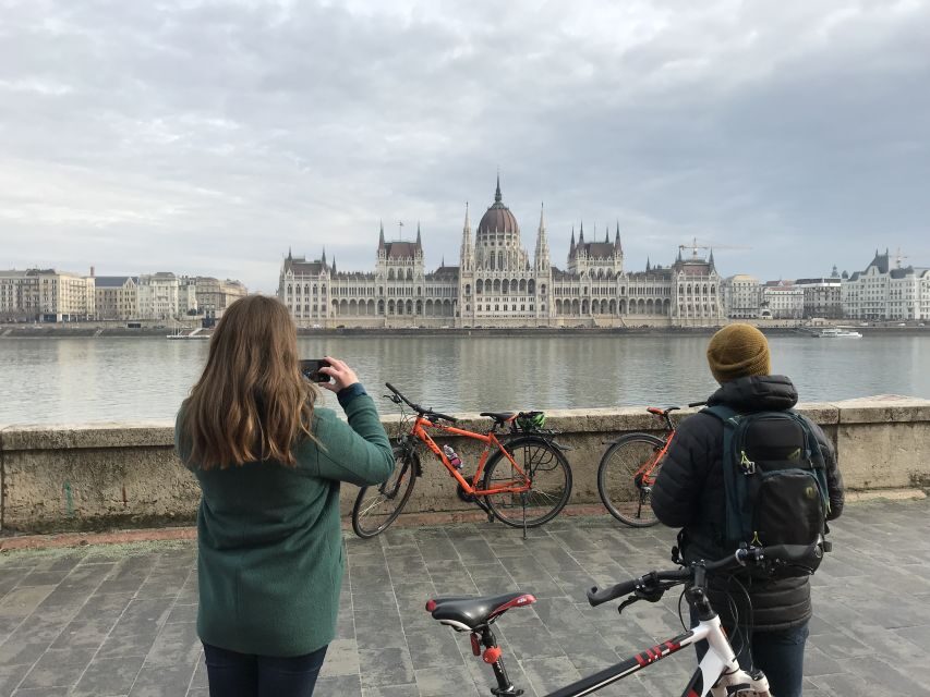 Budapest: Historic Downtown Bicycle Ride with Scenic Views