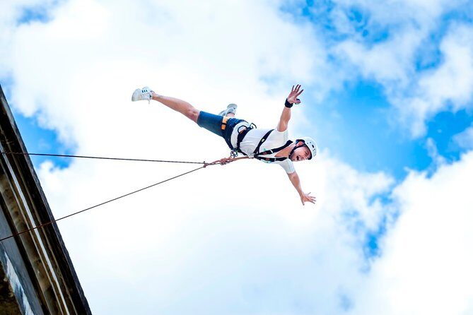 Bungee jumping over the Gállego River