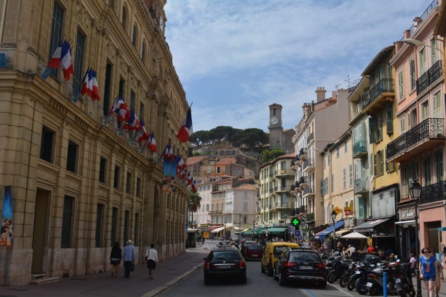Cannes: Express Walk with a Local in 60 minutes