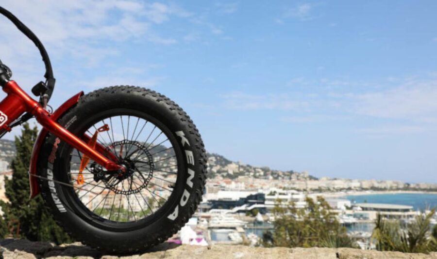 Cannes: rent an E-bike to visit the city