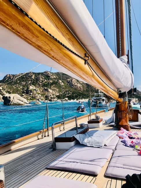 Cannigione: boat tour Maddalena Archipelago with lunch