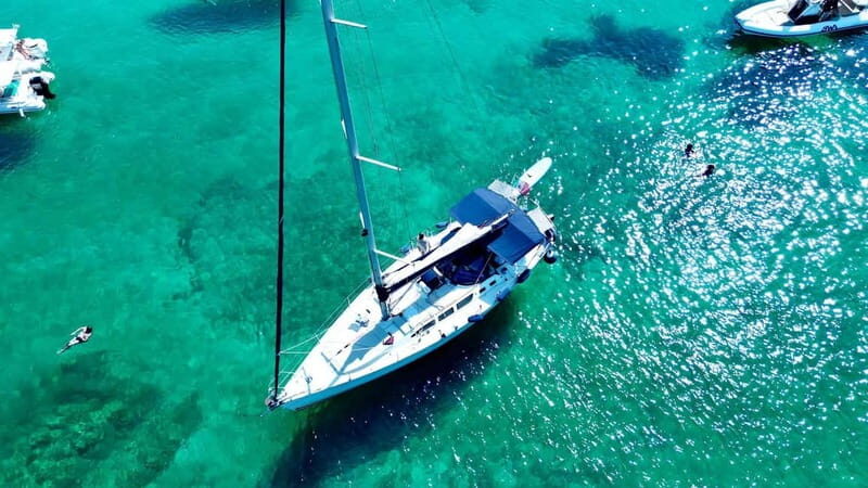 Cannigione: Full-Day Sailing Boat Tour