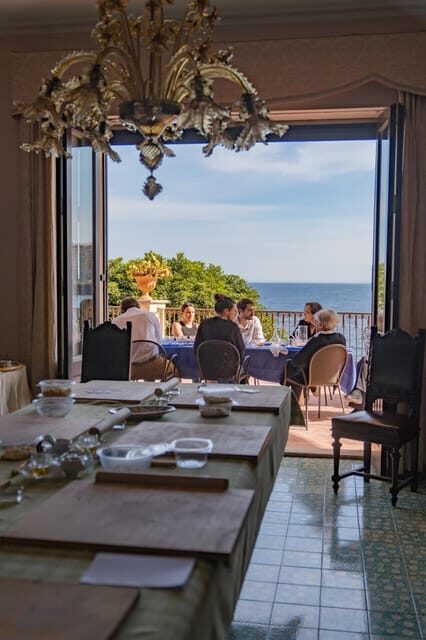 Catania: Cooking class set in a sea front historic villa