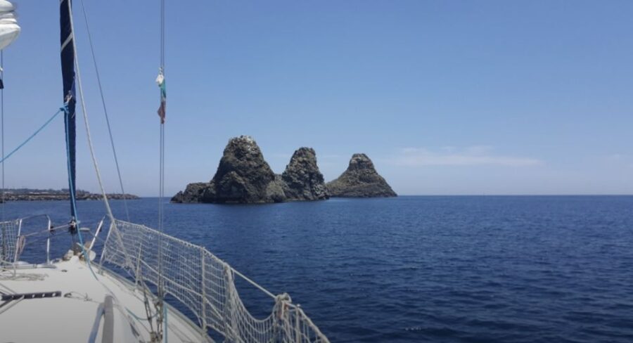 Catania: Spritz and Sunset Sailing Tour