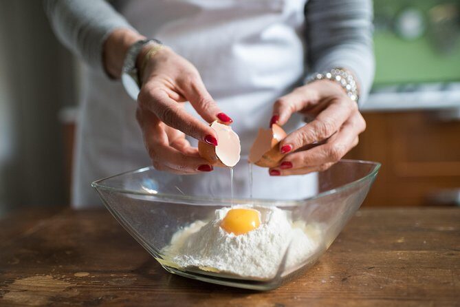 Cesarine: Pasta & Tiramisu Class at a Local's Home in Venice
