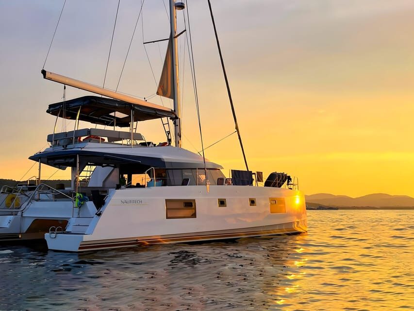 Chania: Afternoon Catamaran trip - Dinner, Drinks & Sunset