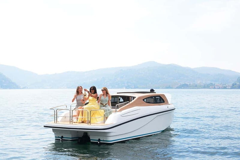 Como: Private Limousine Boat Tour with Multilingual Guide and Aperitif