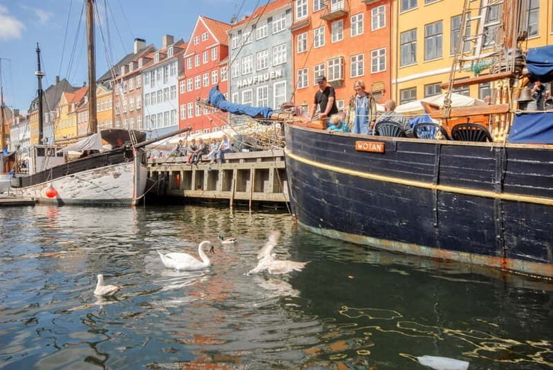 Copenhagen: 48-Hour Sightseeing Bus Ticket, 1-Hour Boat Tour
